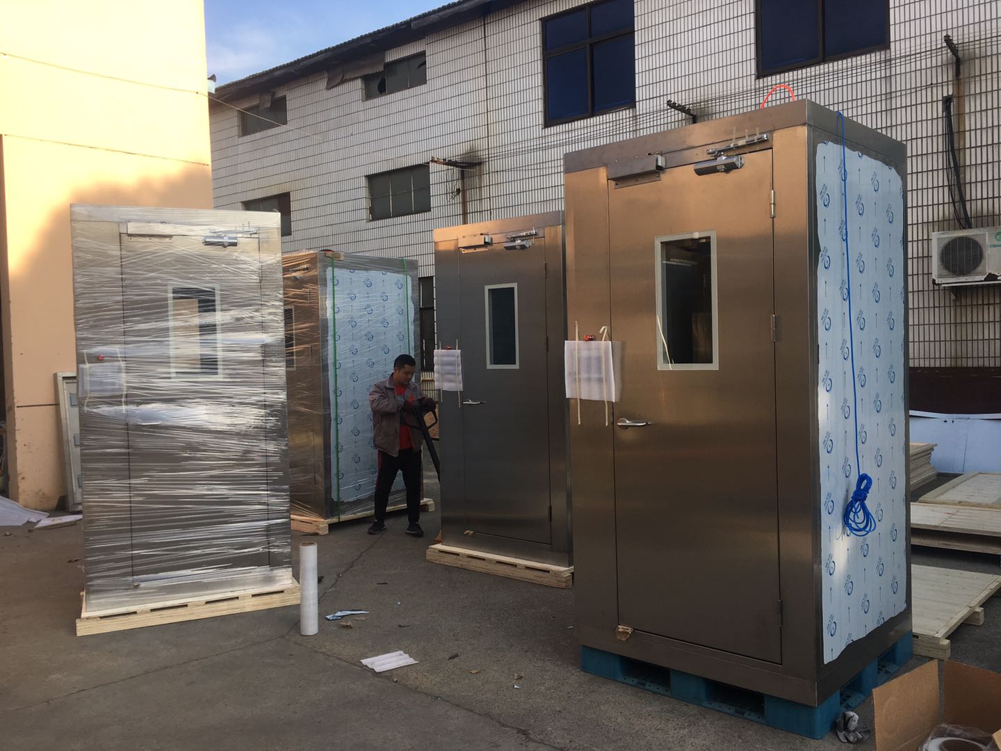 Fogging showers shipped to our clients on May 2020